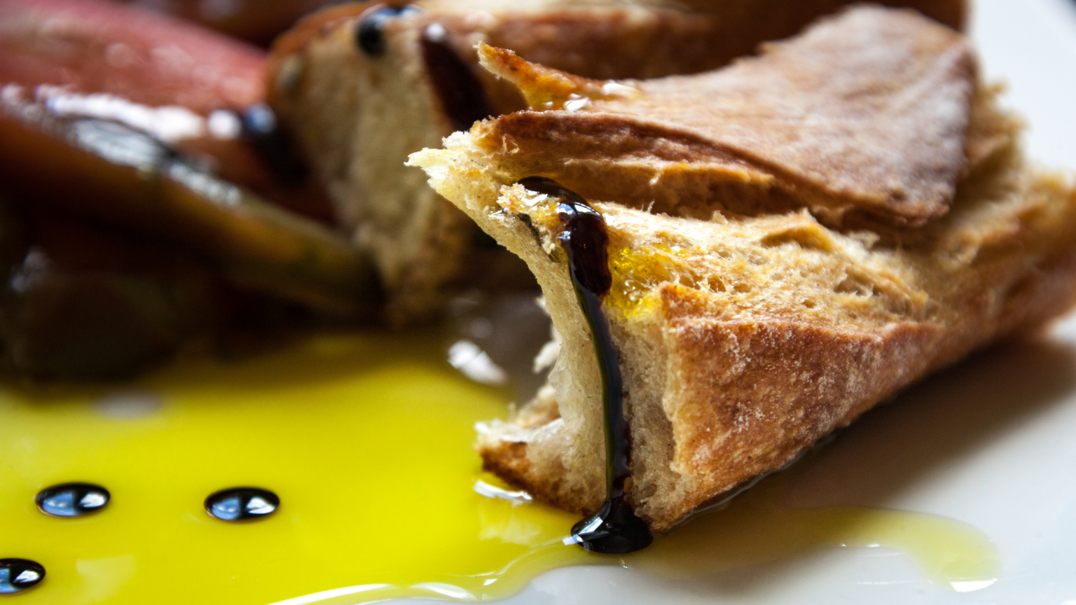 Balsamic Vinegar VS Balsamic Glaze | Savery Grazing