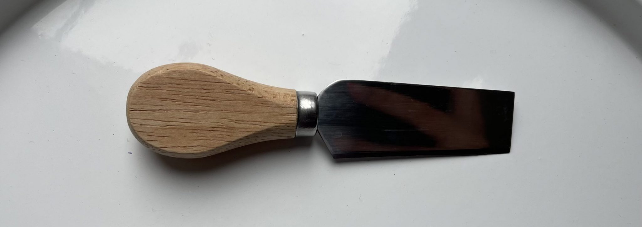 What are the Different Cheese Knives For? | Savery Grazing